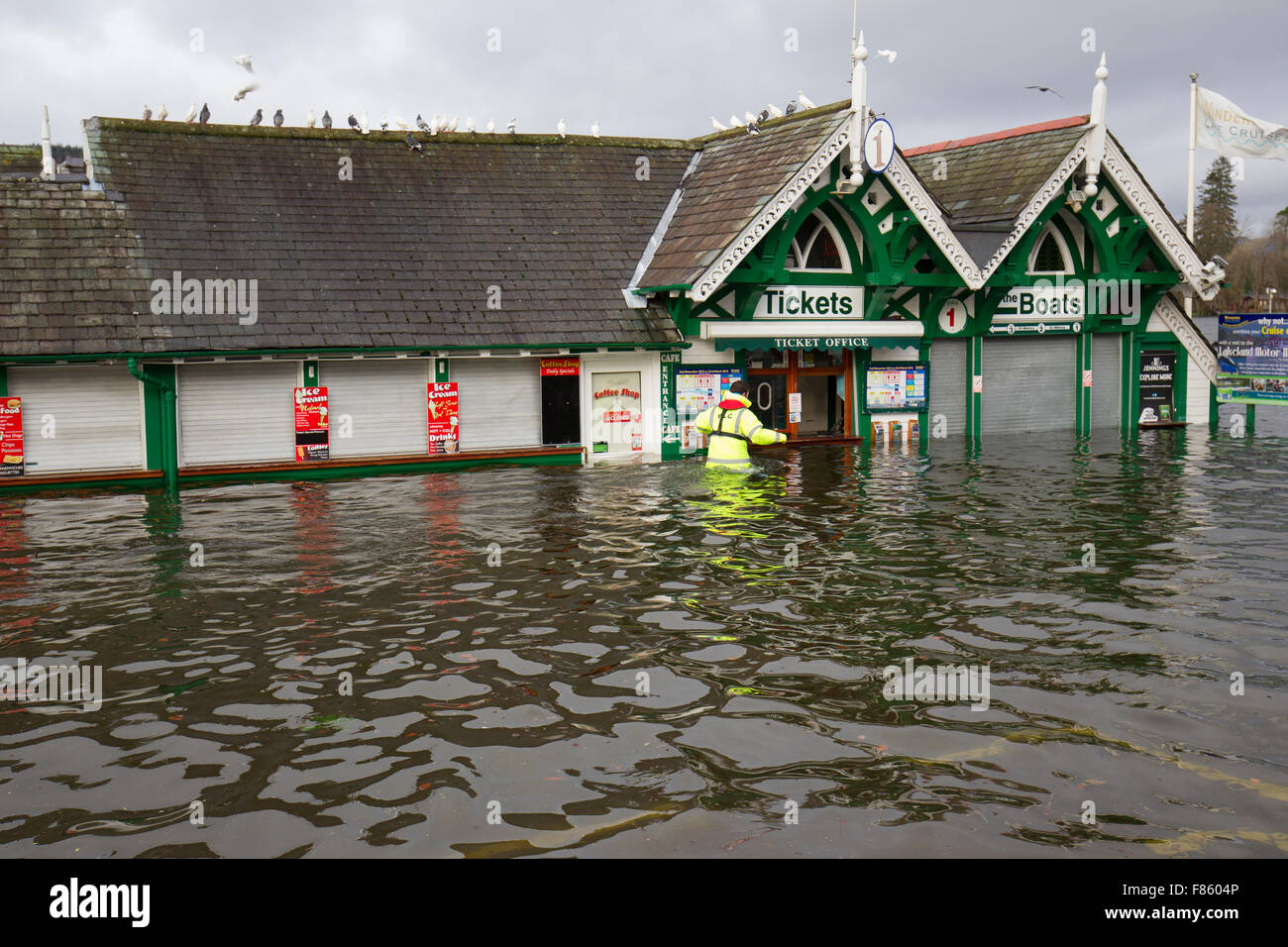 Lake Windermere, Cumbria, UK. 6th Dec, 2015. Severe flood. Lake ...