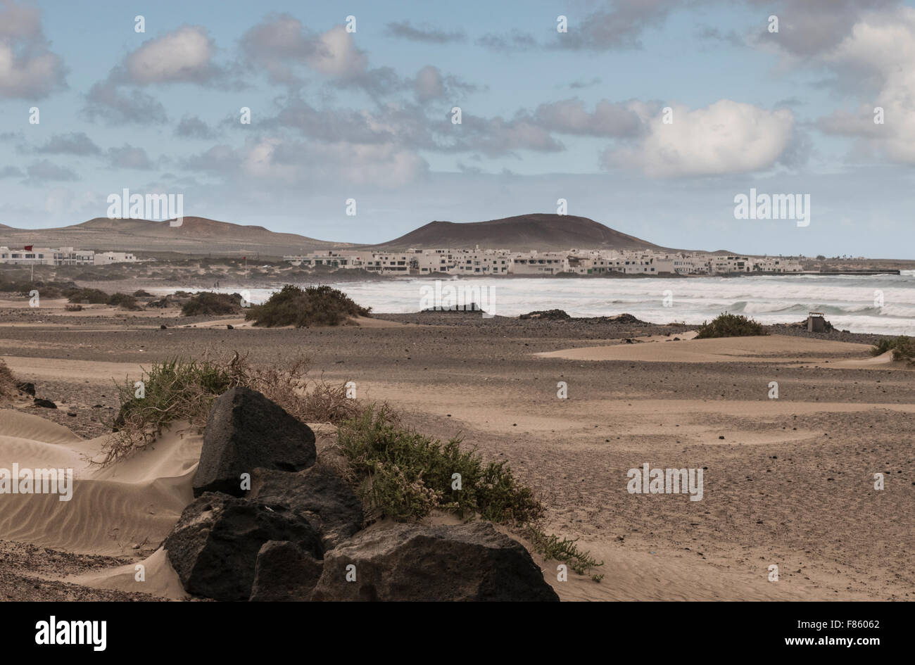 Windswept beach hi-res stock photography and images - Alamy