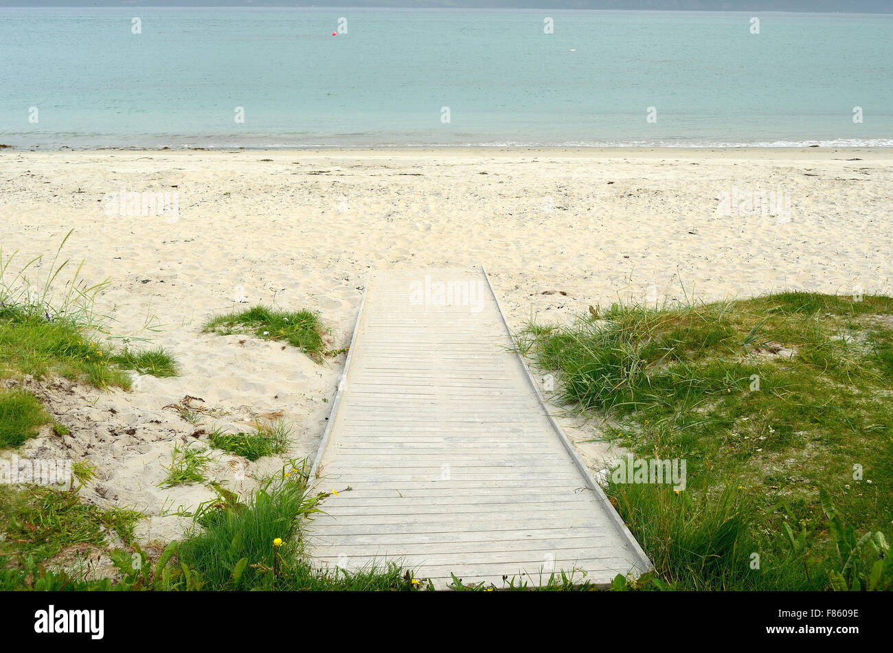 wooden walkway leading down to white summer beach sand Stock Photo - Alamy