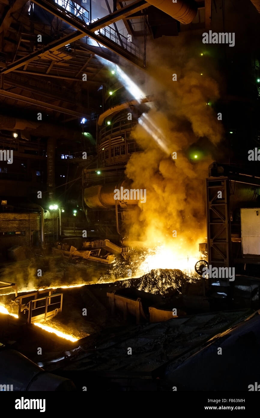 Hot metal casting process hi-res stock photography and images - Alamy