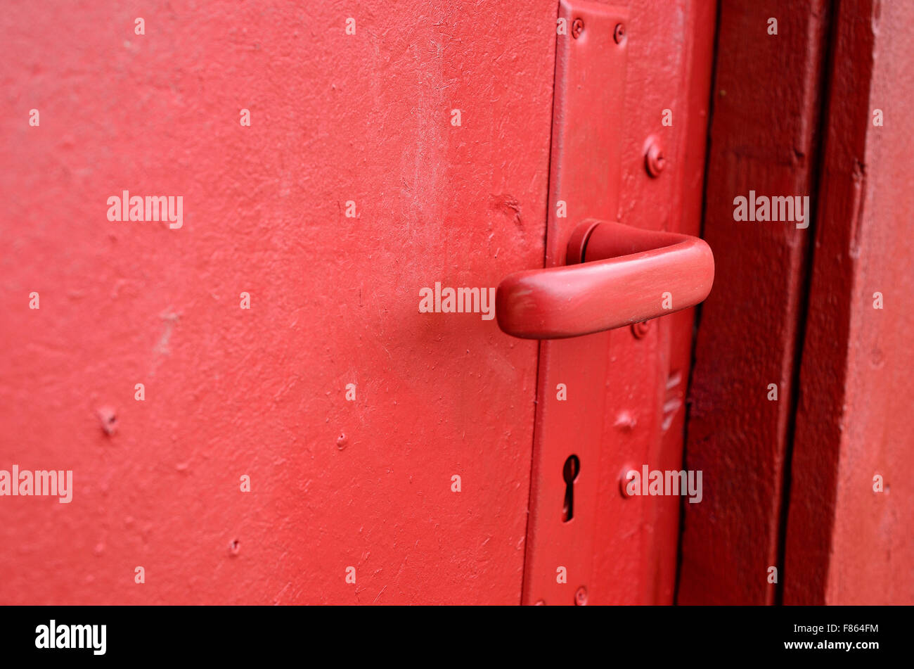 red door with red door handle Stock Photo - Alamy