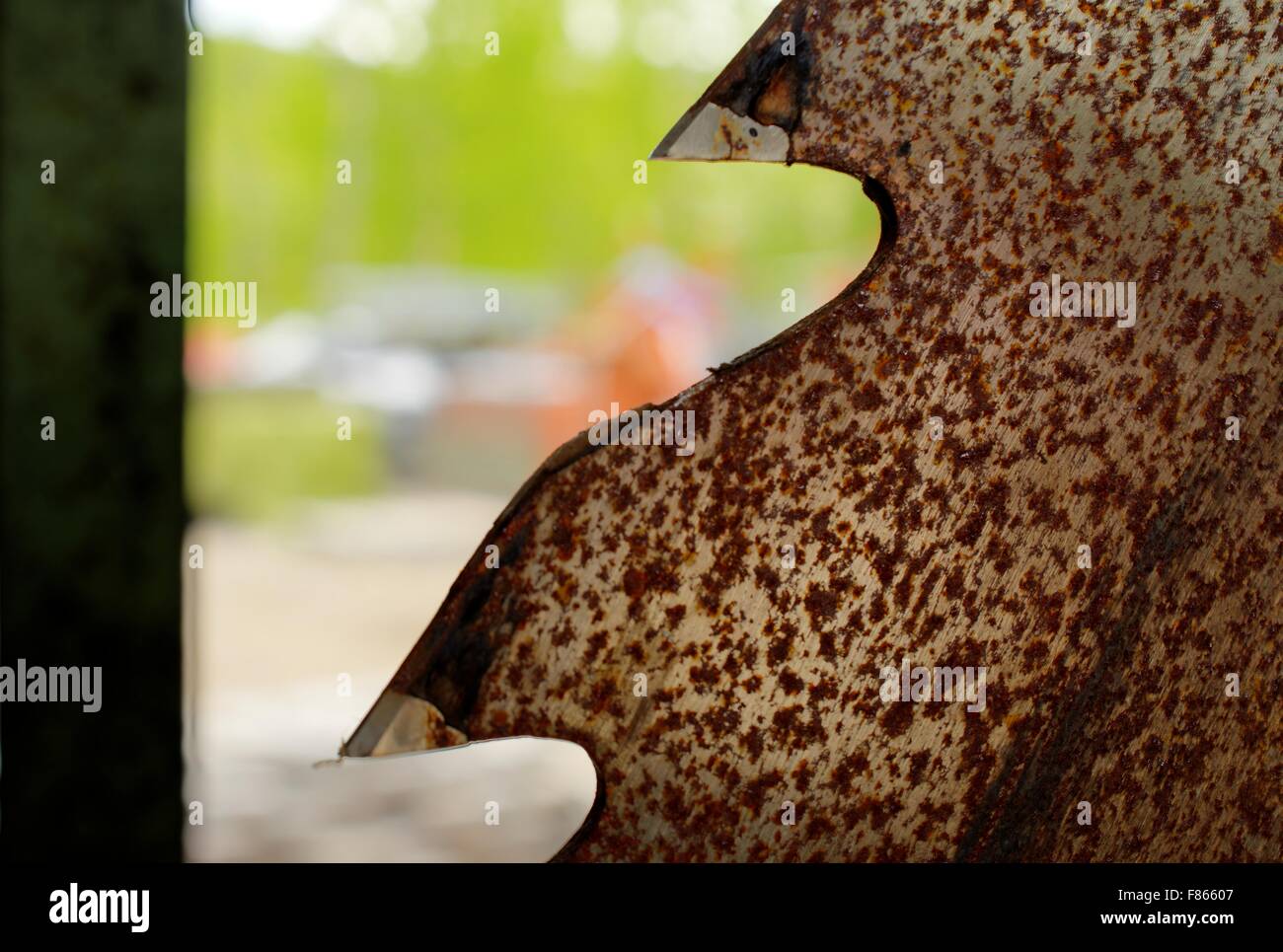 old rusty wood cutting saw heavy duty macro Stock Photo - Alamy