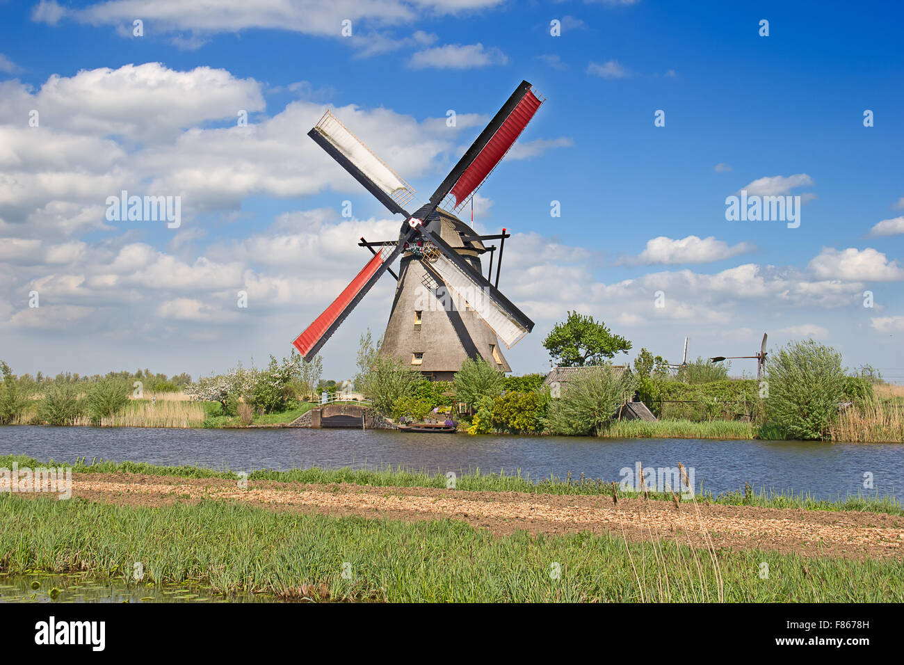 Ancient windmills near Kinderdijk, Netherlands Stock Photo - Alamy