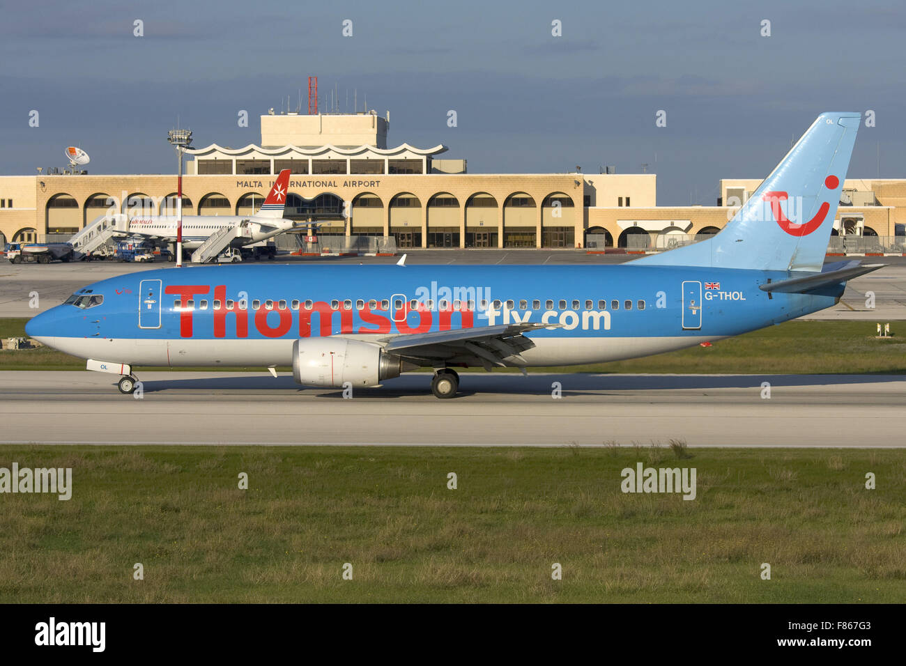 Thomsonfly Boeing 737-300 landing in the late evening Stock Photo - Alamy