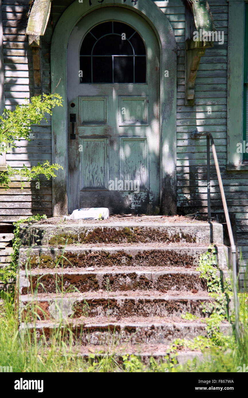 Old haunted house viewed Stock Photo - Alamy