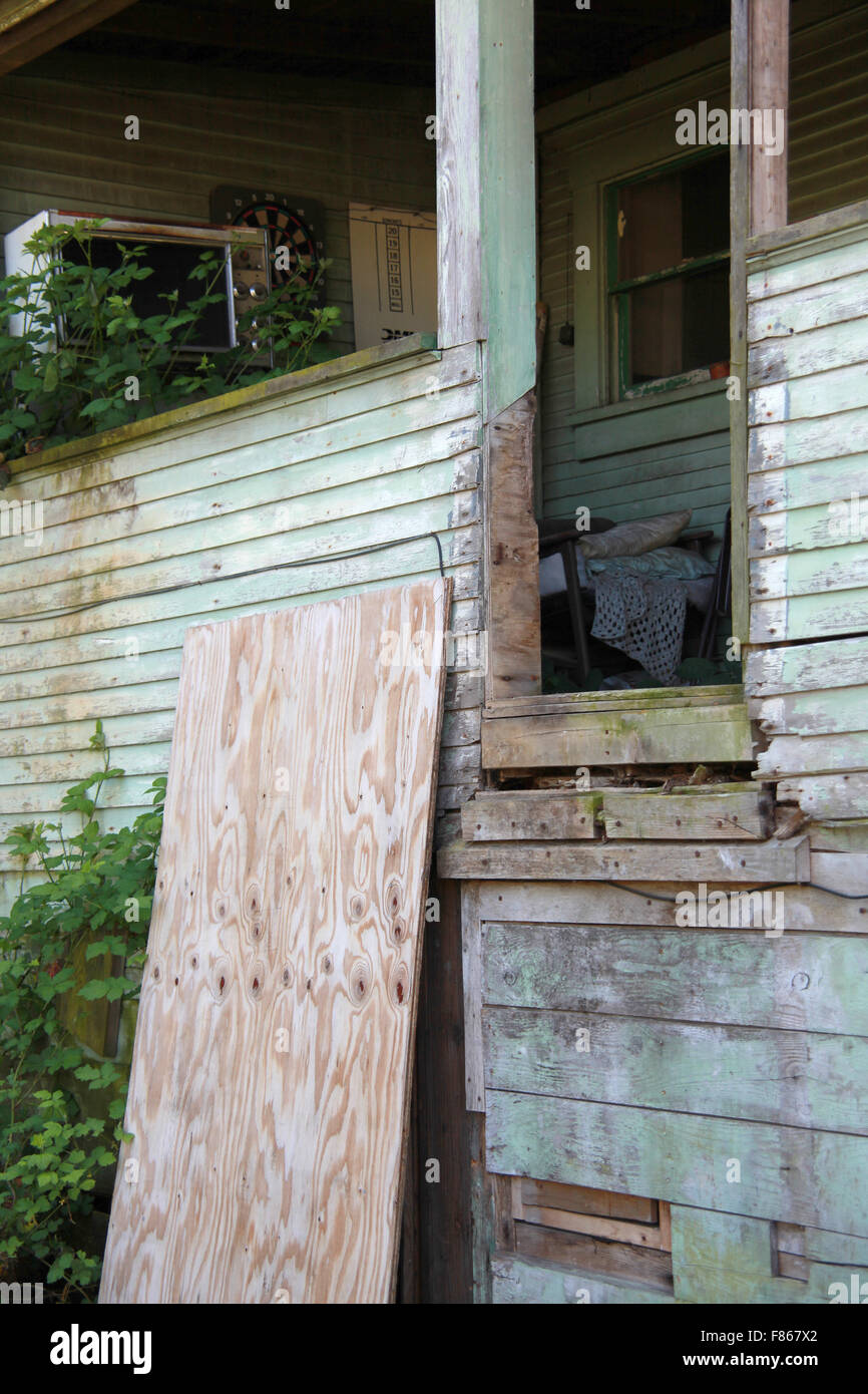 Old haunted house viewed Stock Photo - Alamy