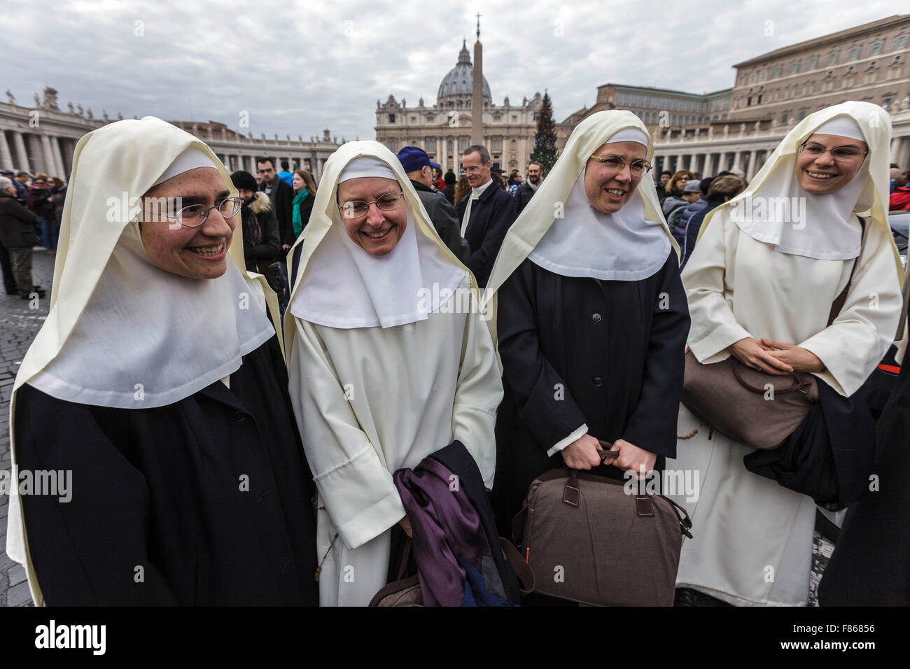 Vatican City, Vatican. 06th Dec, 2015. Nuns stand in St. Peter's Square ...