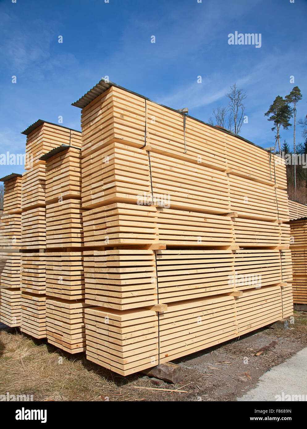 Stack of new wooden studs at the lumber yard Stock Photo - Alamy