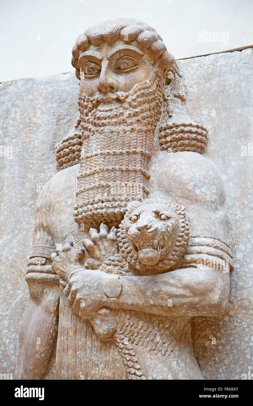 Ancient sumerian stone carving with cuneiform scripting Stock Photo - Alamy