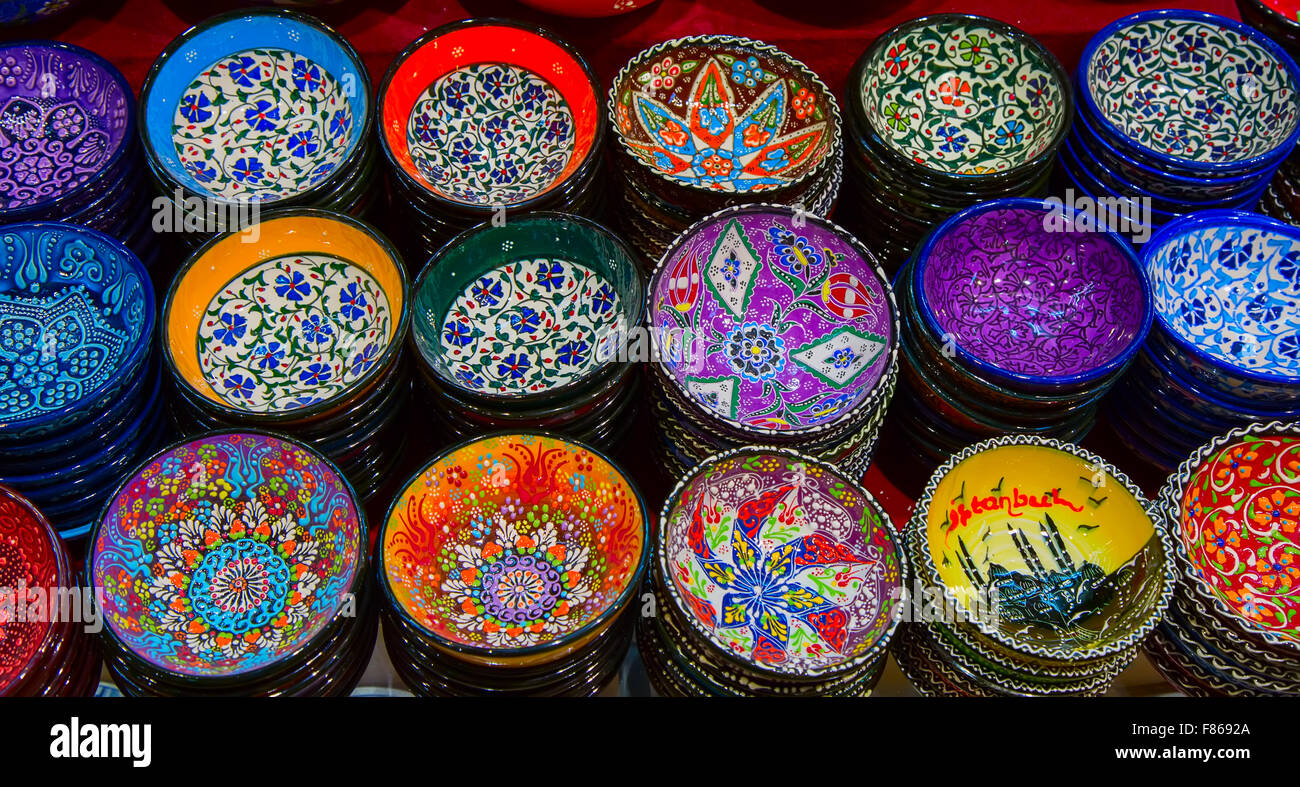 Traditional Turkish ceramics on the Grand Bazaar Stock Photo - Alamy