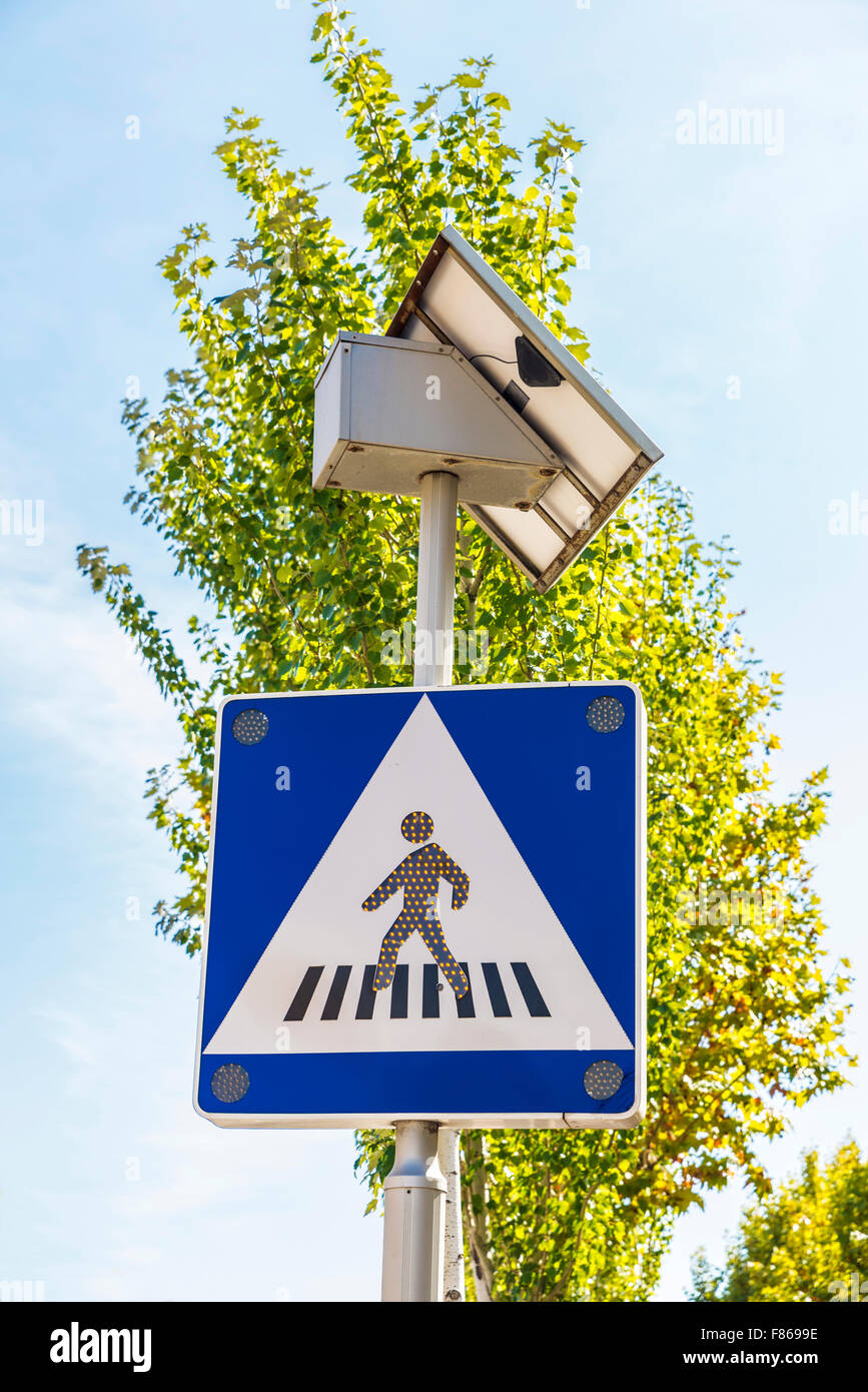 Solar powered pedestrian walk sign hi-res stock photography and images ...
