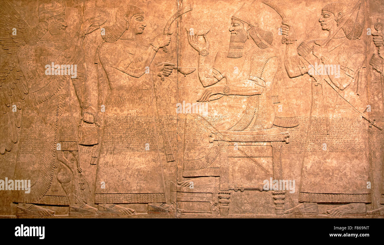 Ancient sumerian stone carving with cuneiform scripting Stock Photo - Alamy