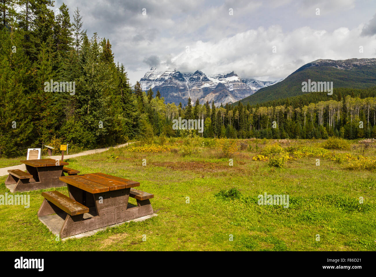 Mountain scenery, Mount Robson, Mount Robson Provincial Park, British ...
