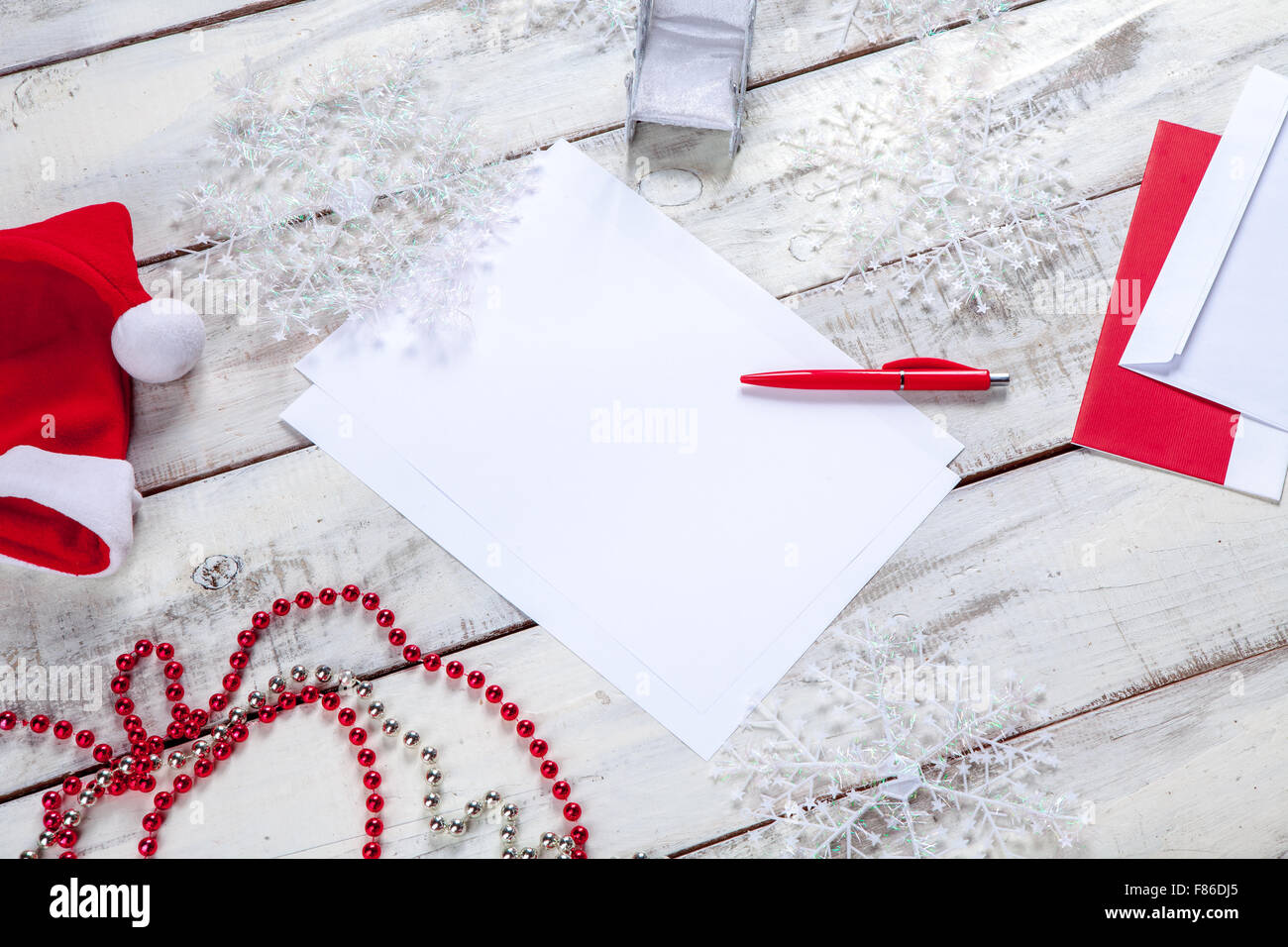 The blank sheet of paper on the wooden table with a pen Stock Photo - Alamy