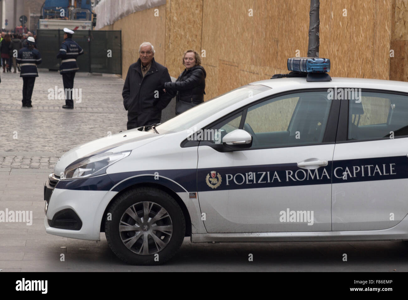 Vatican City, The Vatican. 06th Dec, 2015. Security forces before the ...