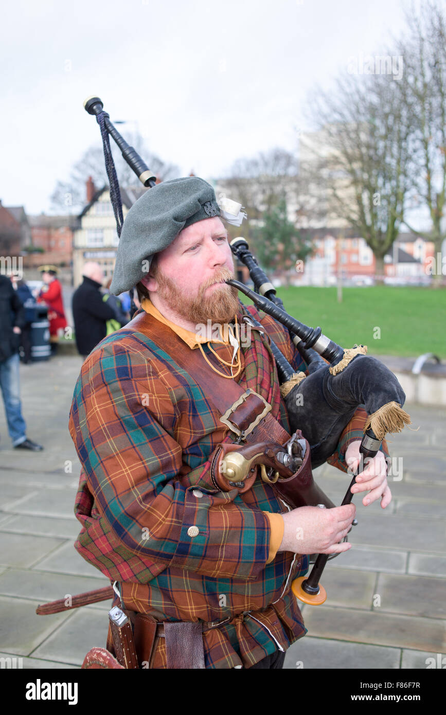 Reenactors jacobite hi-res stock photography and images - Alamy