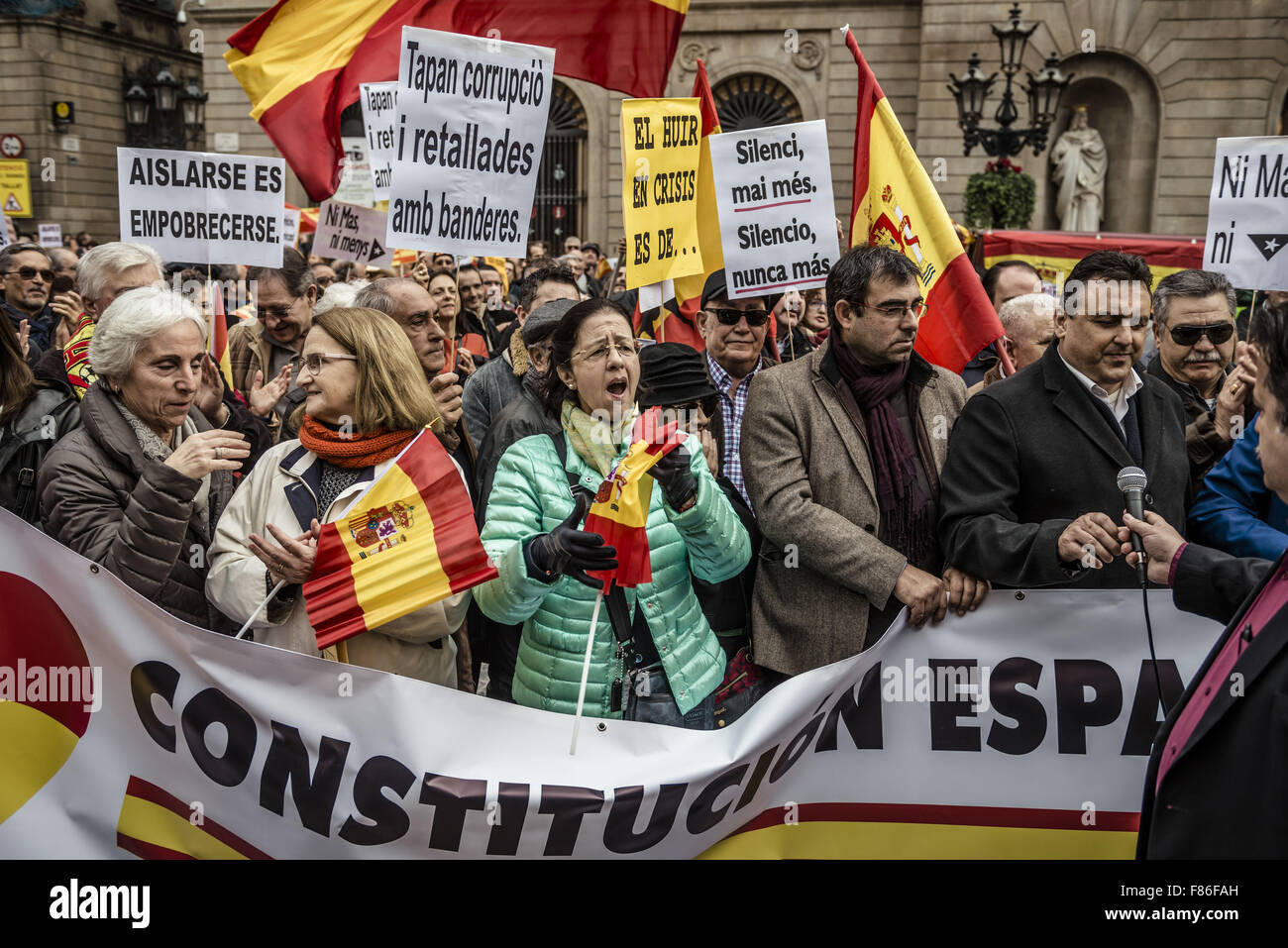 Demonstrators wave independence flags hi-res stock photography and ...