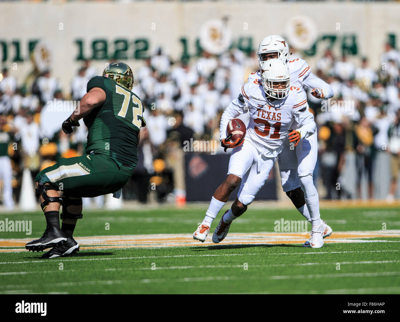 Waco, Texas, USA. 5th Dec, 2015. safety Jason Hall (31) of the Texas ...
