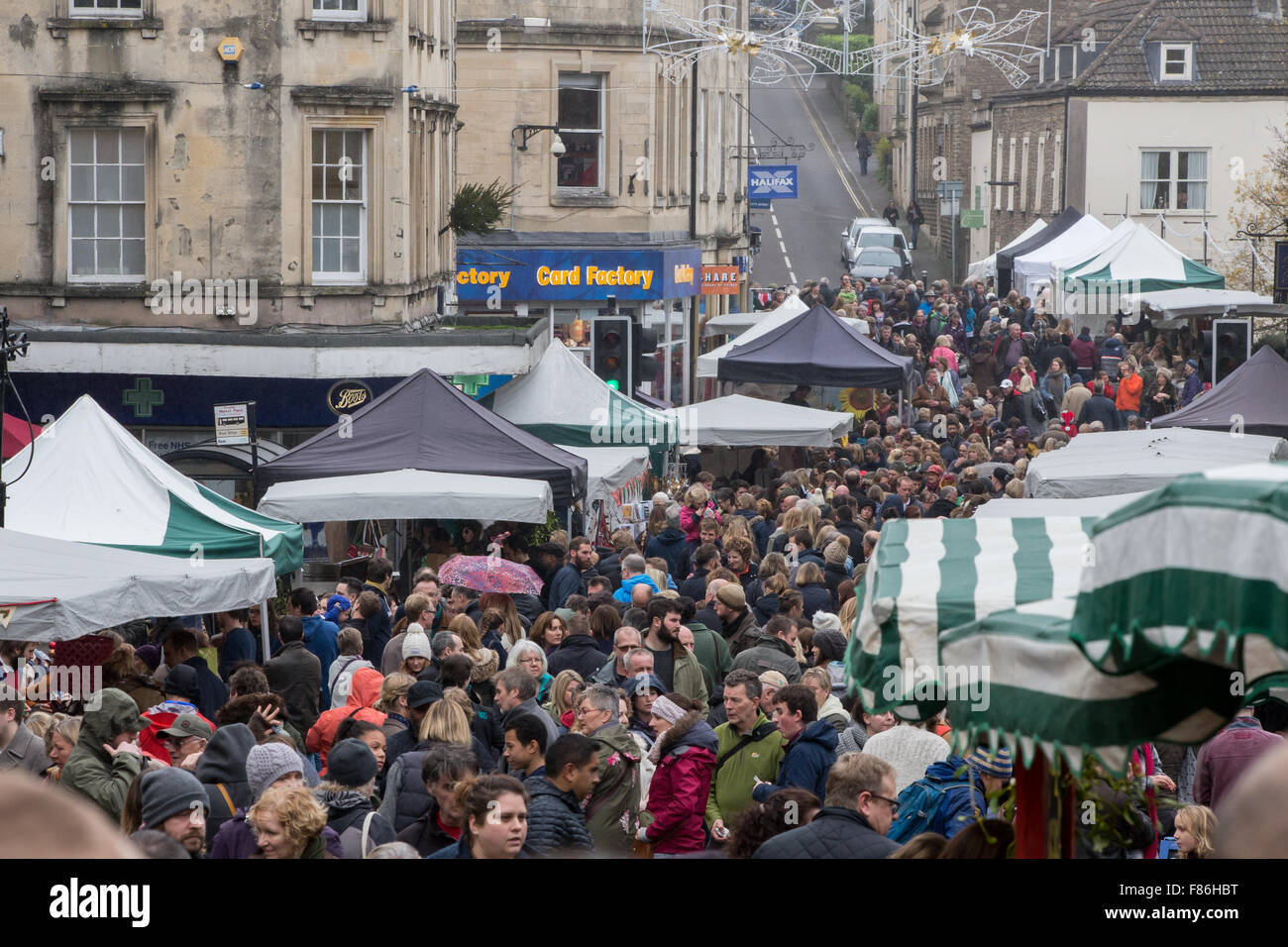 Frome, Somerset, UK. 06th Dec, 2015. The independent market attracts ...