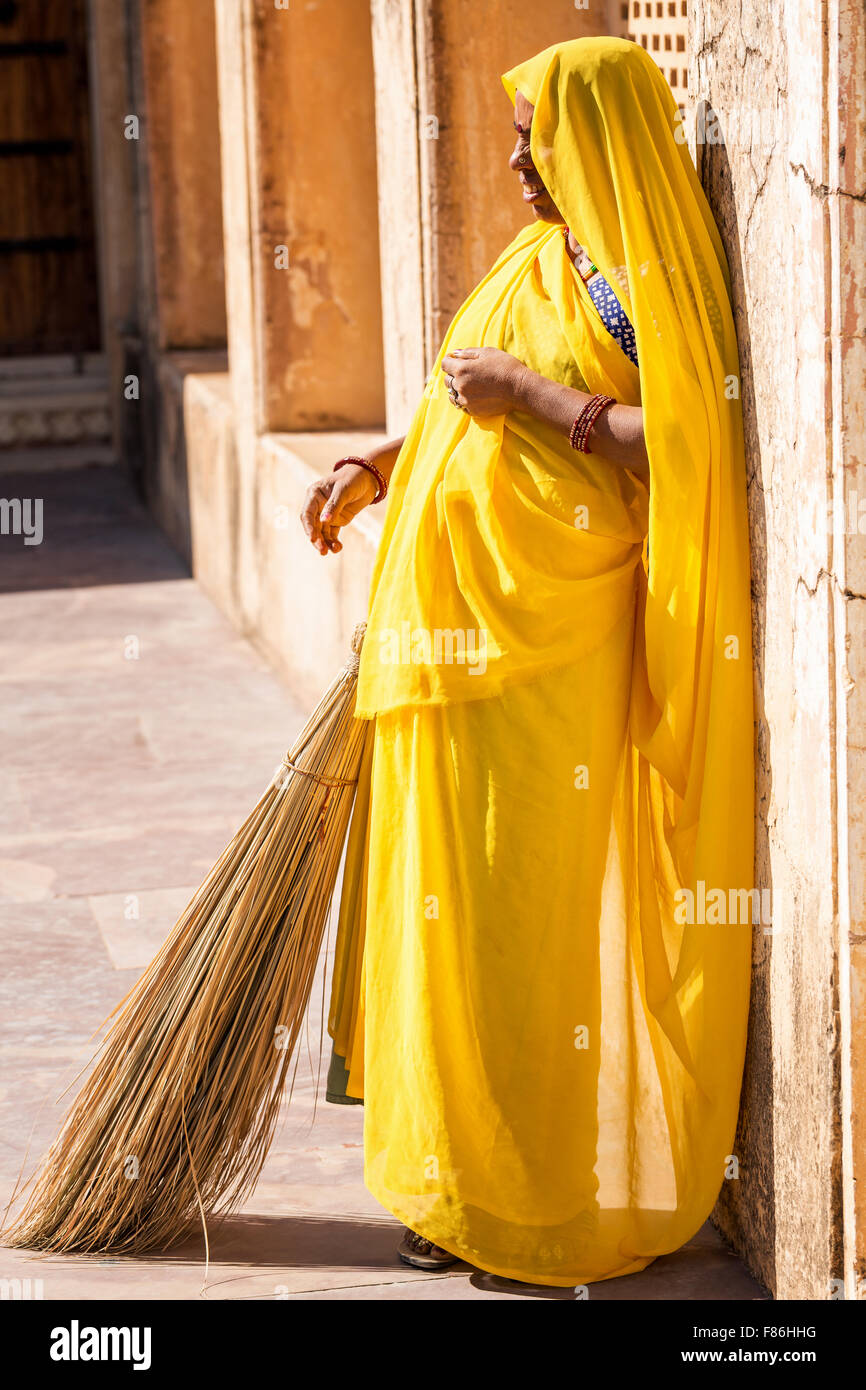 Indian woman cleaner hi-res stock photography and images - Alamy