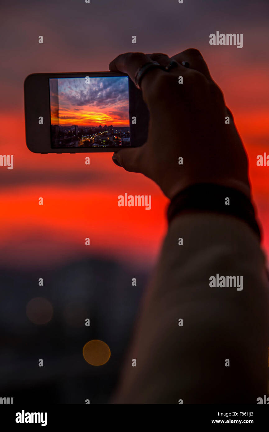 Taking photo smartphone camera hi-res stock photography and images - Alamy