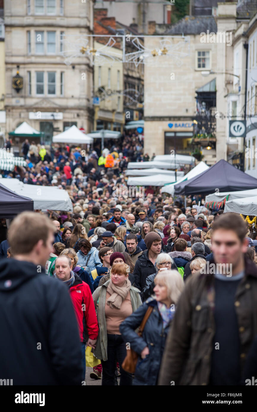 Frome, Somerset, UK. 06th Dec, 2015. The independent market attracts ...