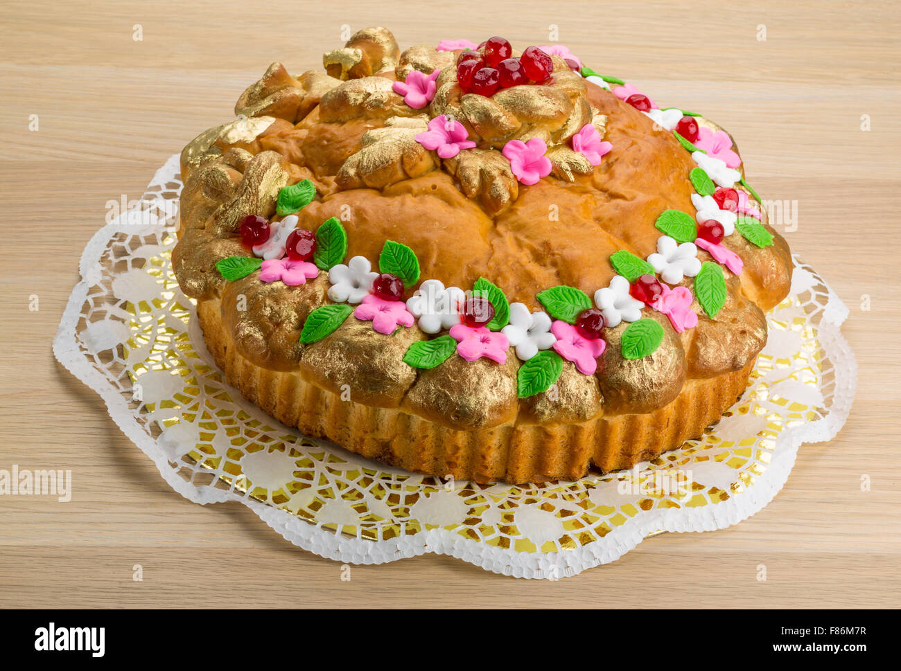Karavay - Russian traditional bread on the desk Stock Photo - Alamy