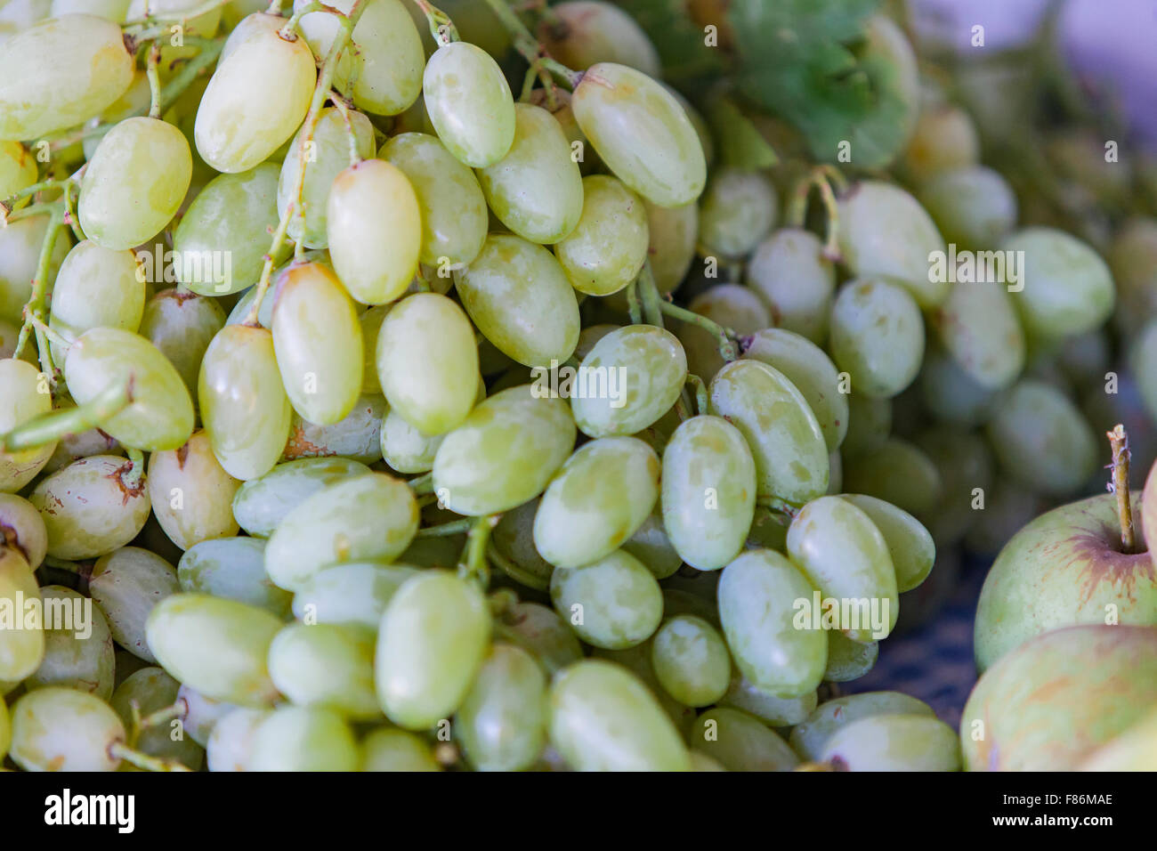 Fresh grapes on market hi-res stock photography and images - Alamy
