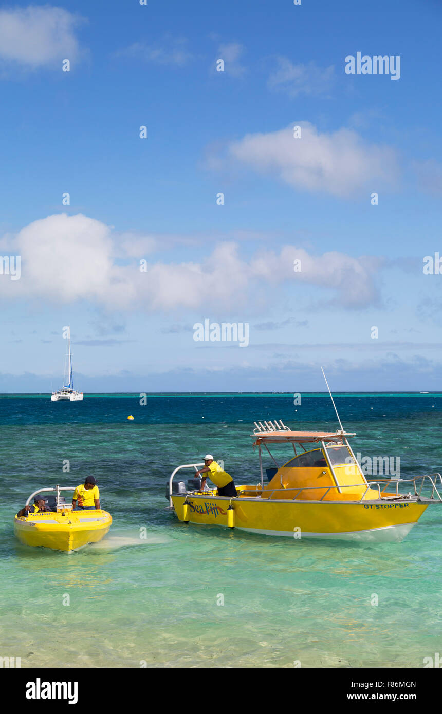 Boats in lagoon of Mana Island, Mamanuca Islands, Fiji Stock Photo - Alamy