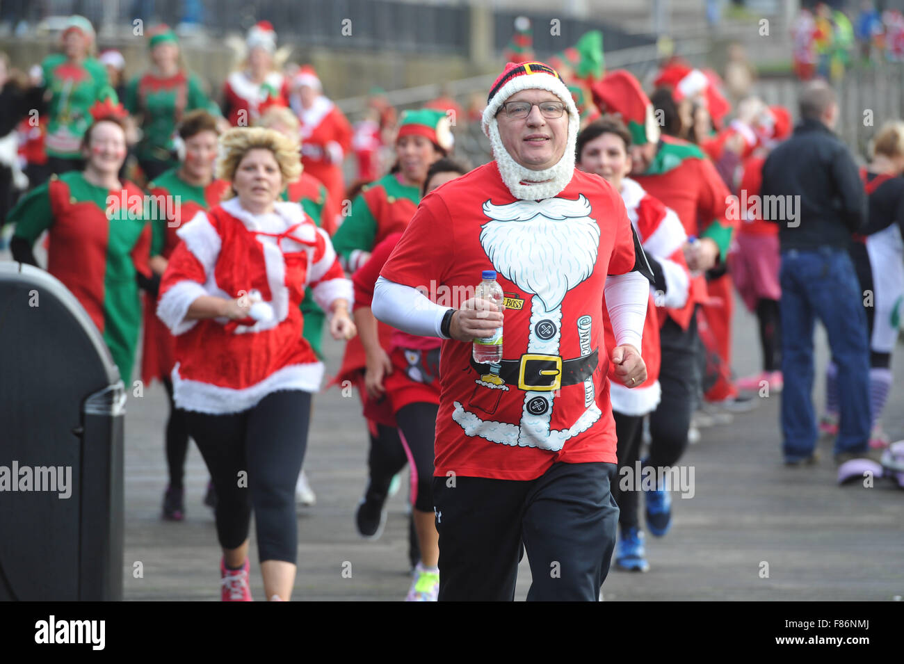 The Great Cardiff Bay Santa and Elf Dash in aid of Welsh Hearts ...
