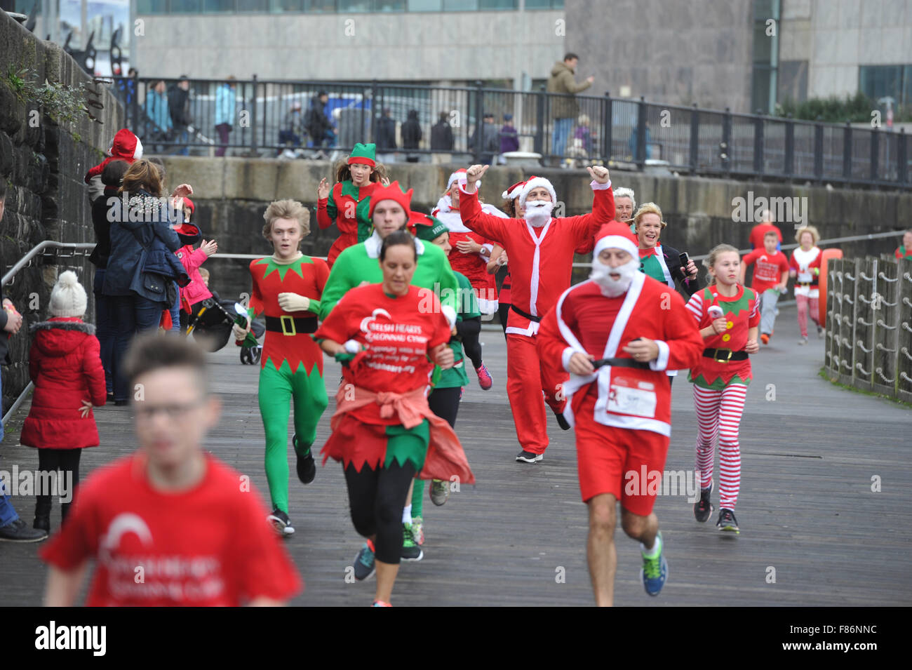 The Great Cardiff Bay Santa and Elf Dash in aid of Welsh Hearts ...
