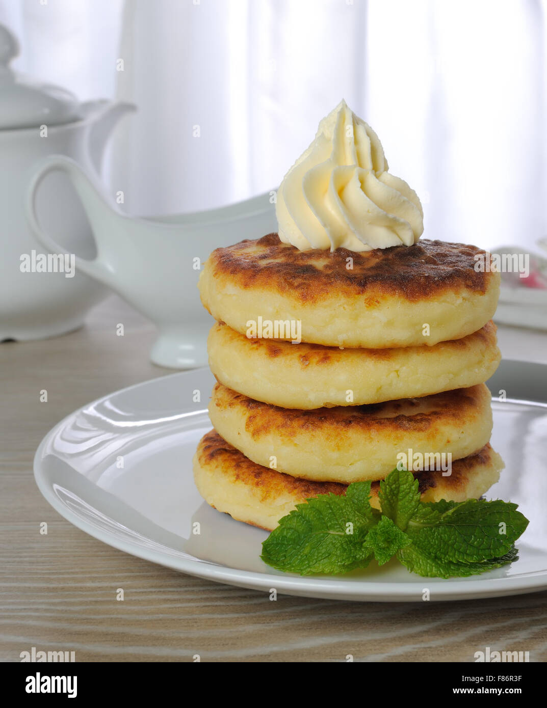 Stack cake with mint cheesecakes on the table Stock Photo - Alamy