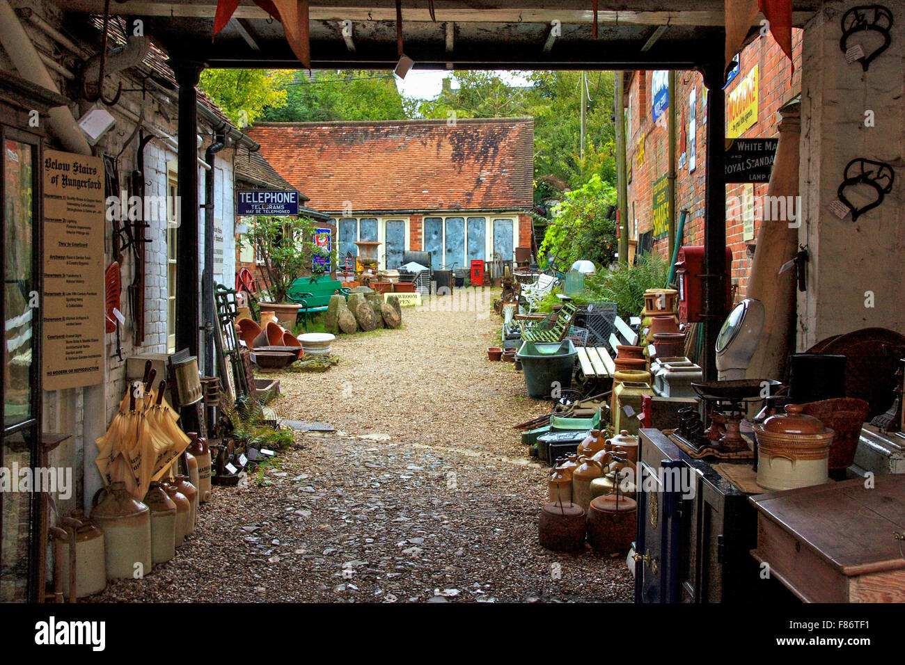 second hand shop Stock Photo - Alamy