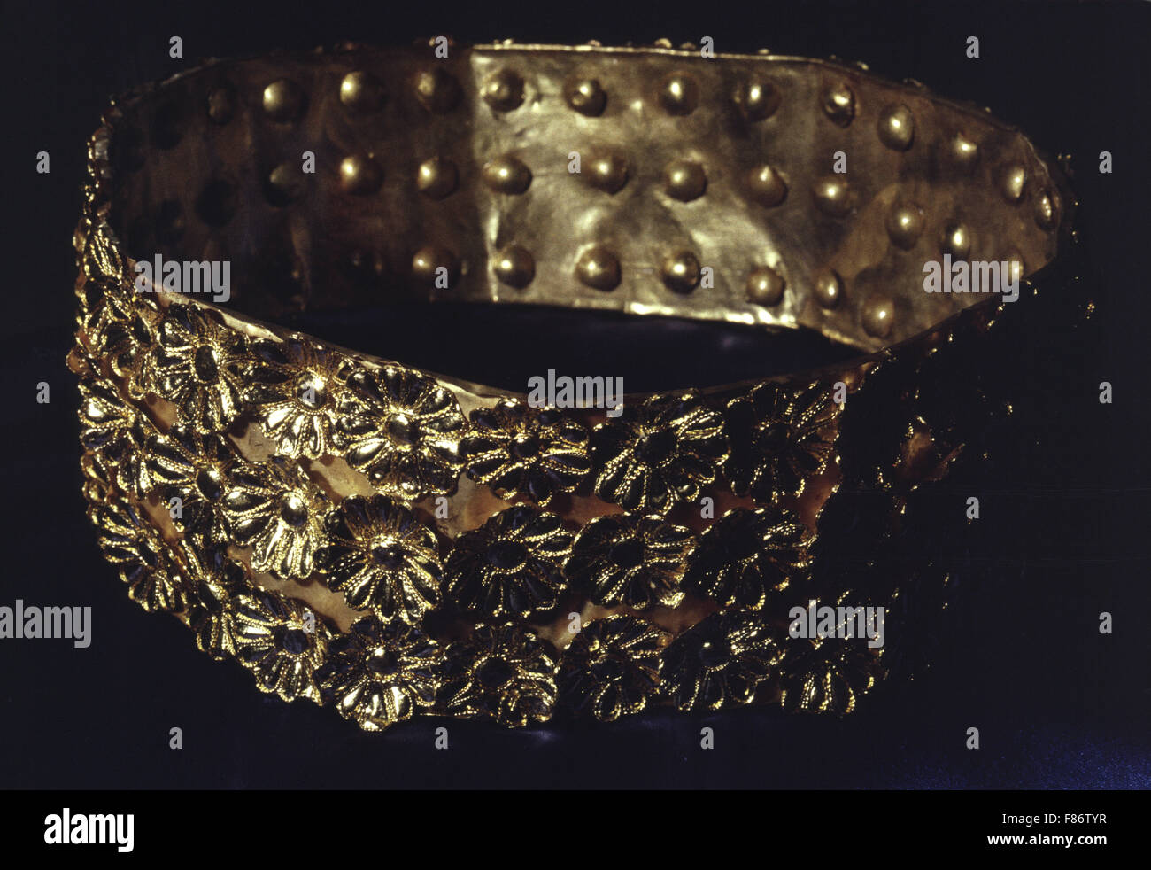 Nimrud gold hi-res stock photography and images - Alamy