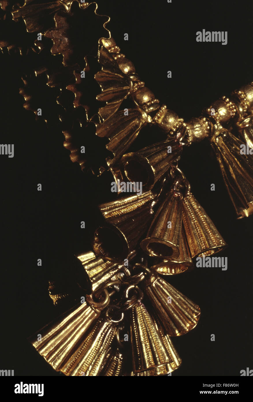 Nimrud gold necklace hi-res stock photography and images - Alamy