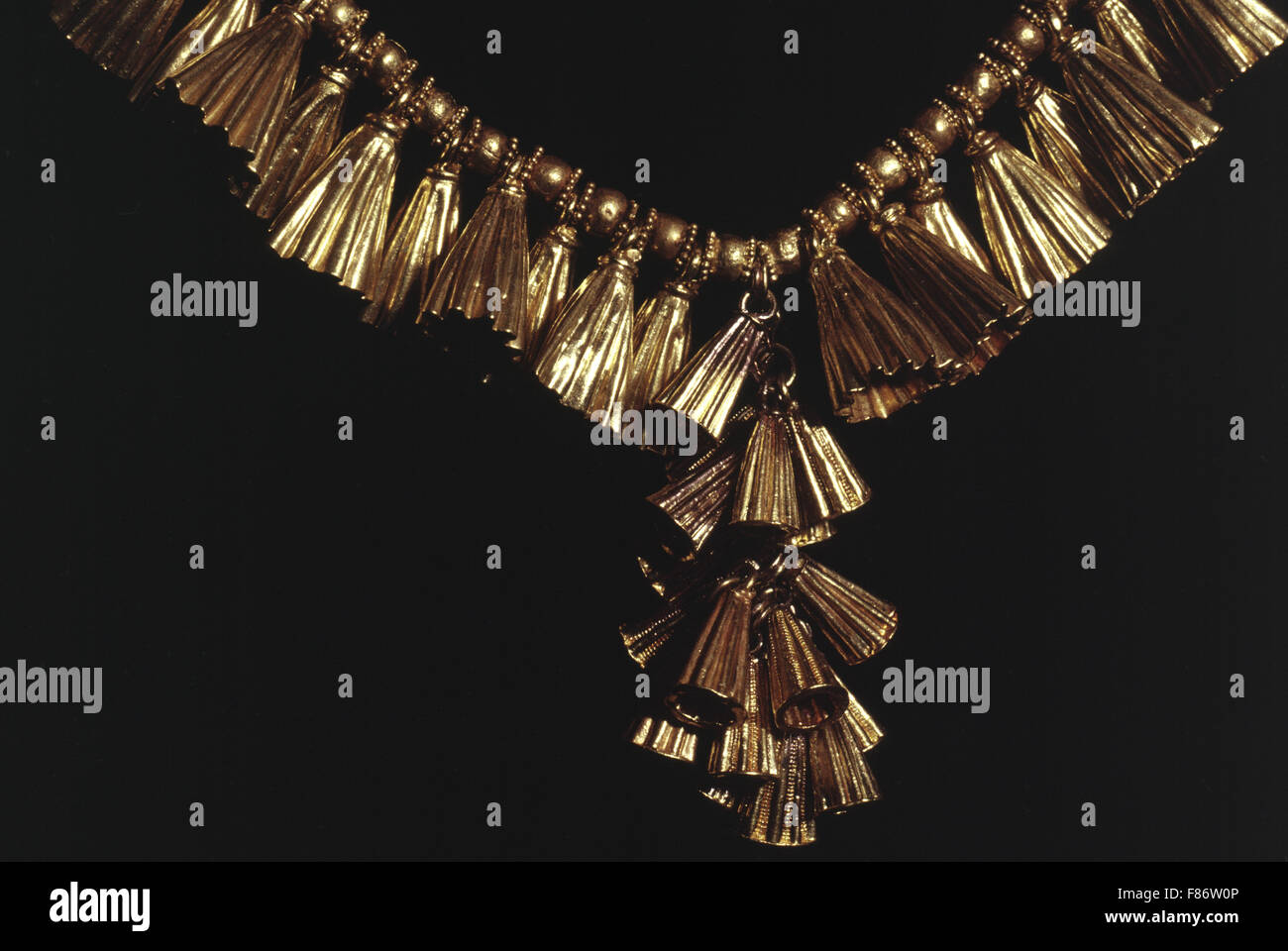 Nimrud gold necklace hi-res stock photography and images - Alamy