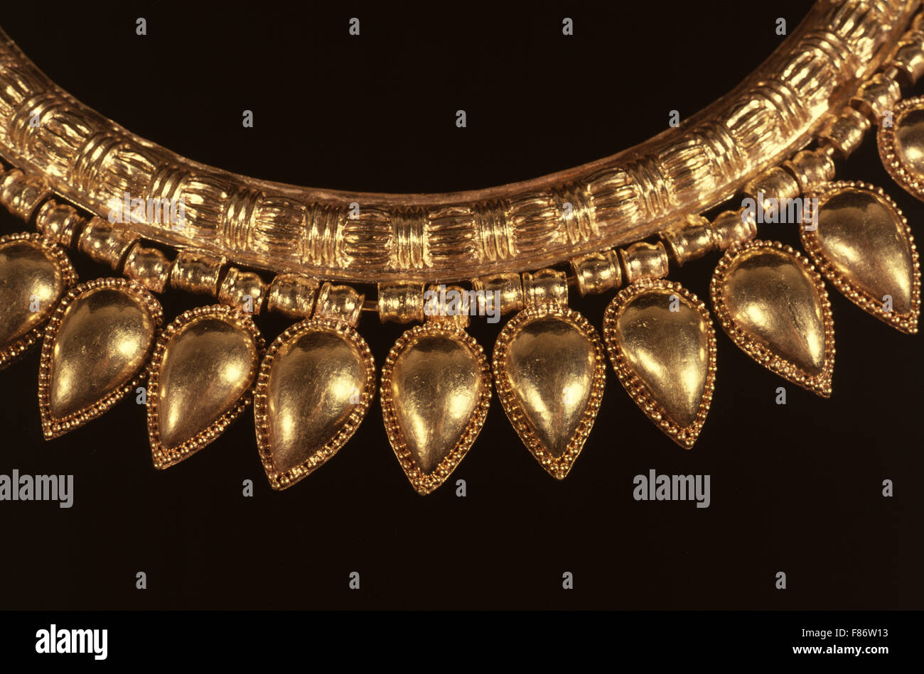 Nimrud gold necklace hi-res stock photography and images - Alamy