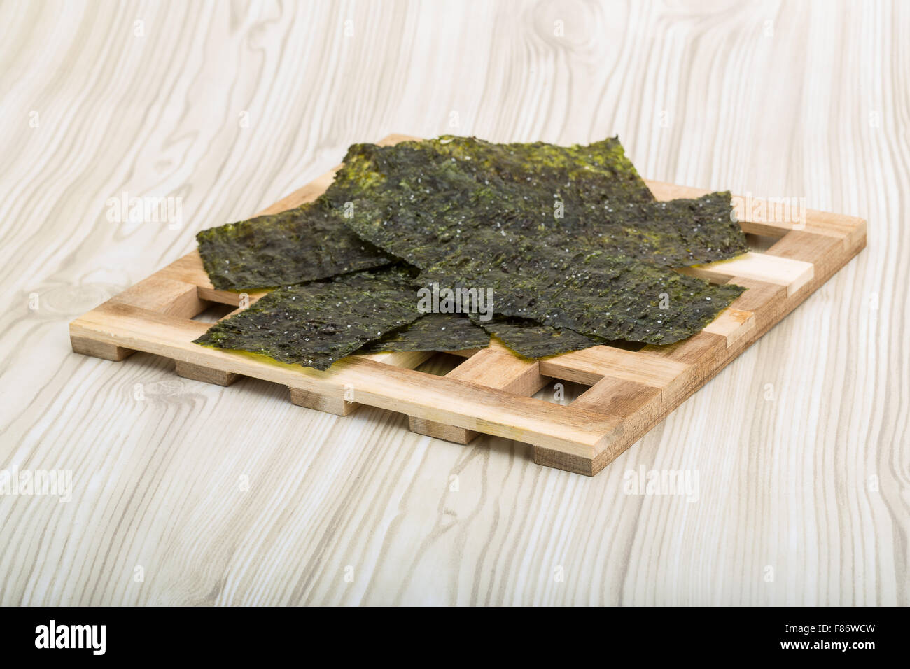 Dry nori - seaweed asian snack for sushi Stock Photo - Alamy