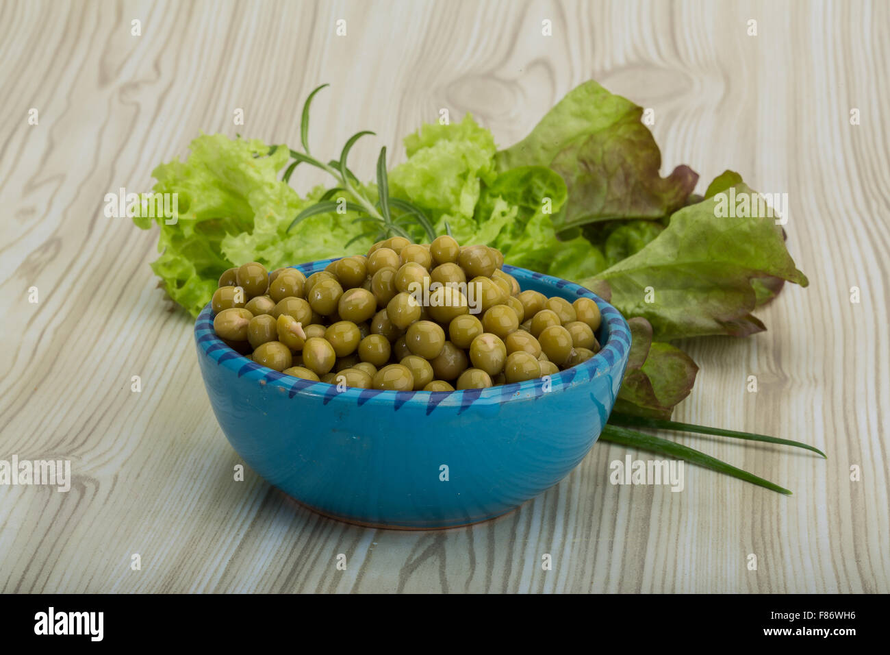 Marinated peas - in the bowl with salad leaves Stock Photo - Alamy