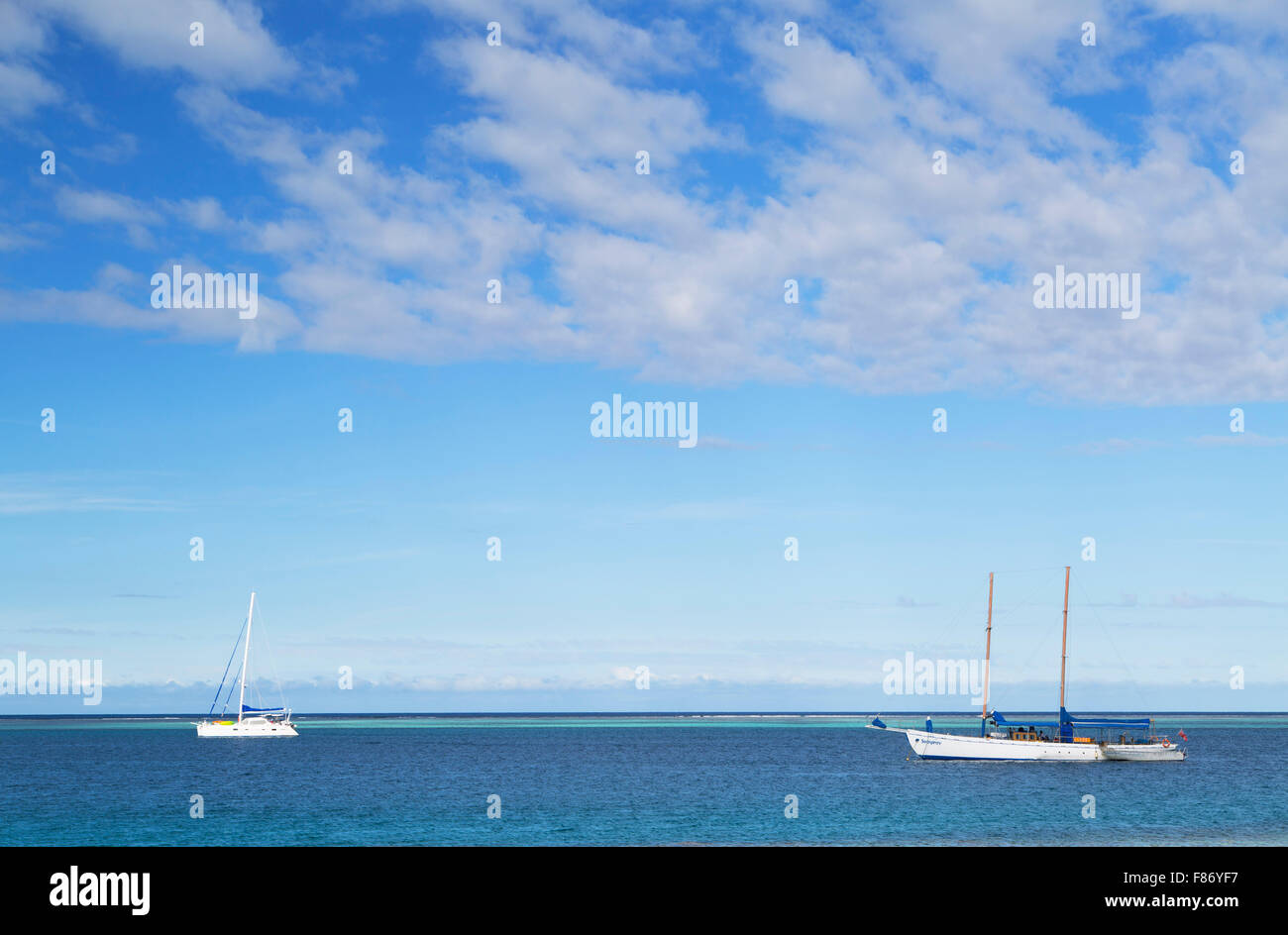 Boats in lagoon of Mana Island, Mamanuca Islands, Fiji Stock Photo - Alamy