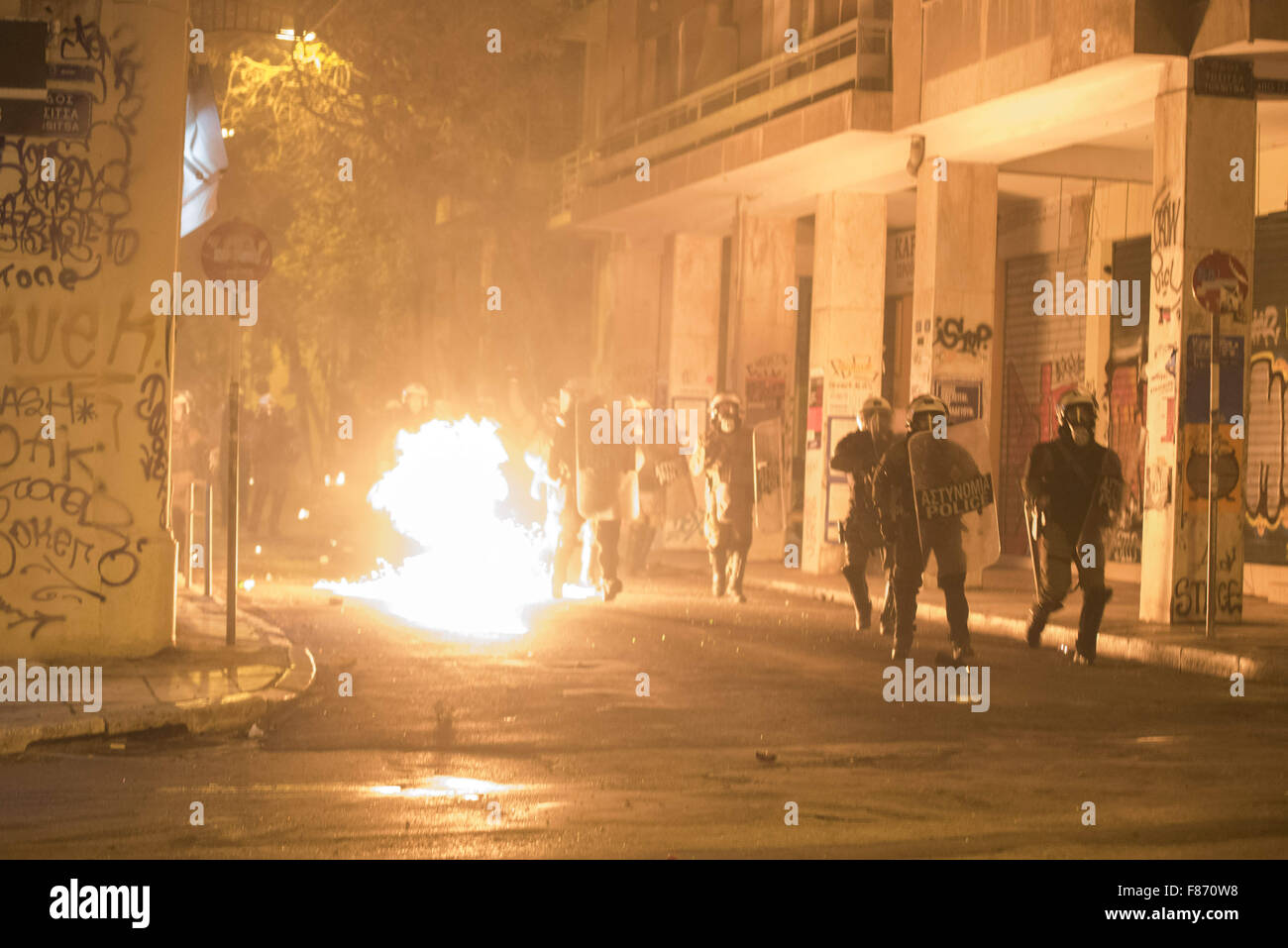 Athens, Greece. 6th Dec, 2015. Youngsters clash with riot police at ...