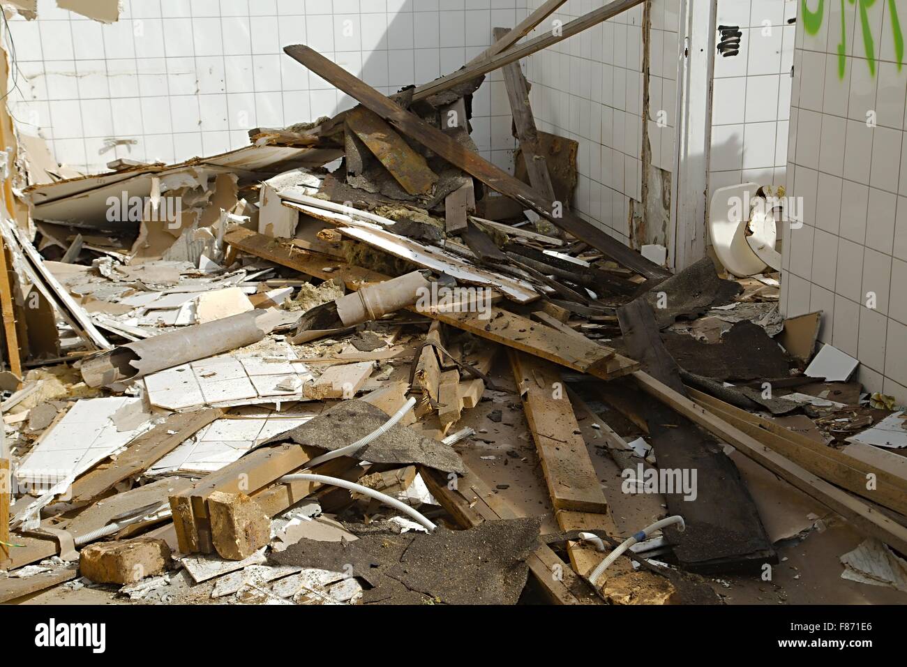 Wreck debris hi-res stock photography and images - Alamy