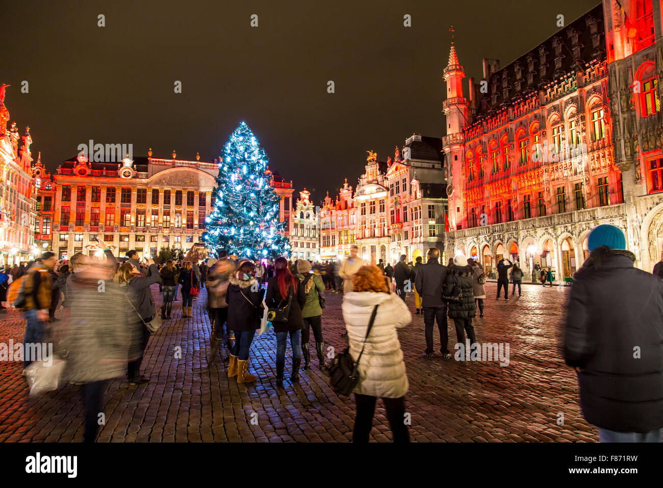 Grand place christmas brussels belgium market hi-res stock photography ...