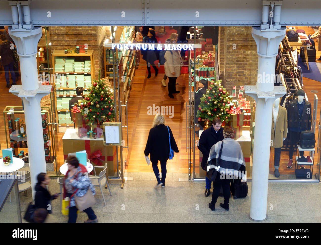 Fortnum & Mason store in St Pancras International railway station ...