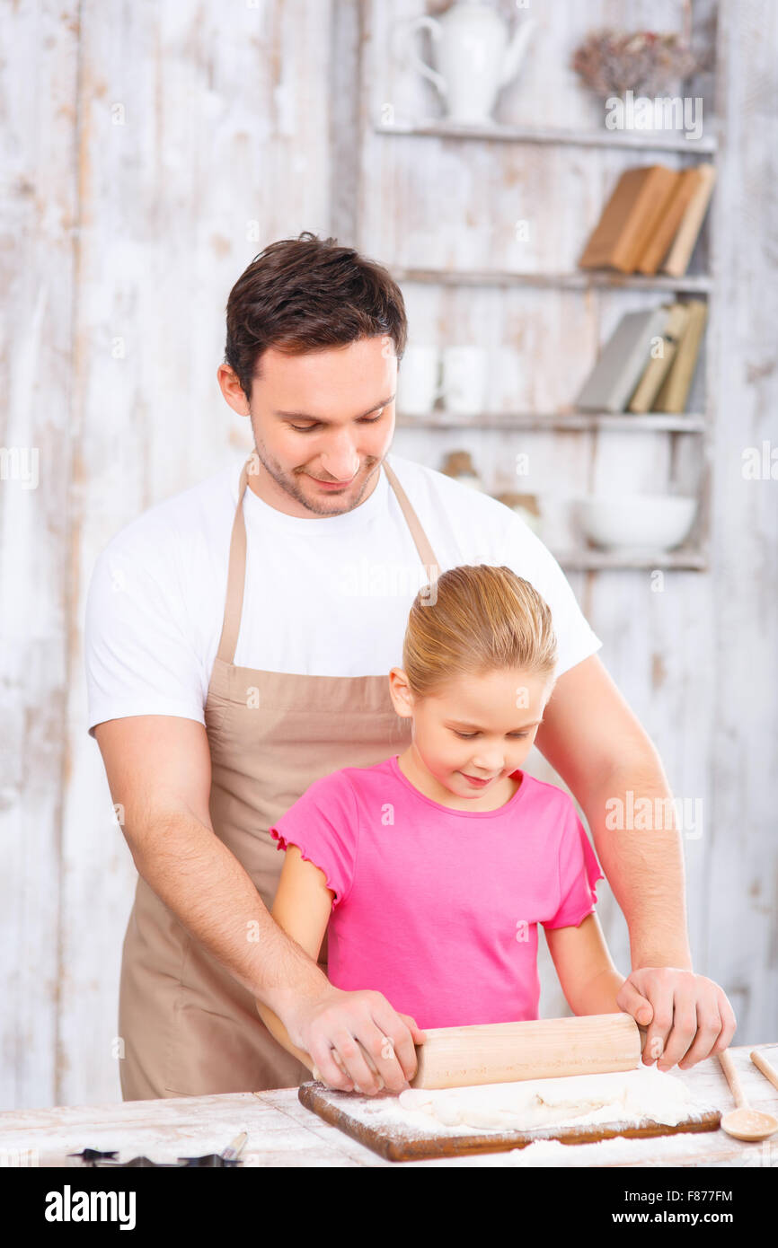 Happy father and daughter baking together Stock Photo - Alamy