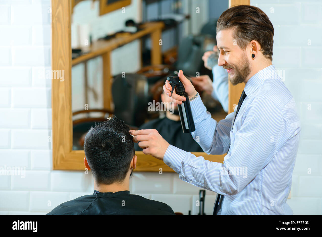 Professional barber making haircut Stock Photo - Alamy