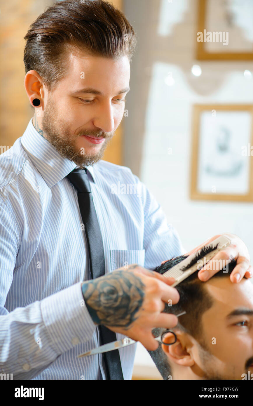 Professional barber making haircut Stock Photo - Alamy