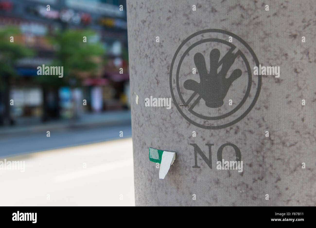 No sign on the Column Stock Photo - Alamy