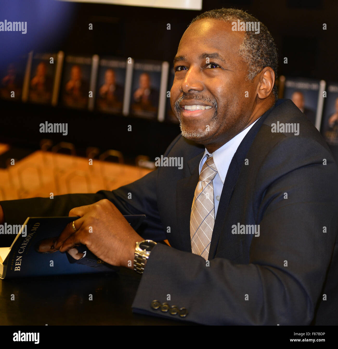 Presidential candidate Dr. Ben Carson at Barnes and Noble where he made ...