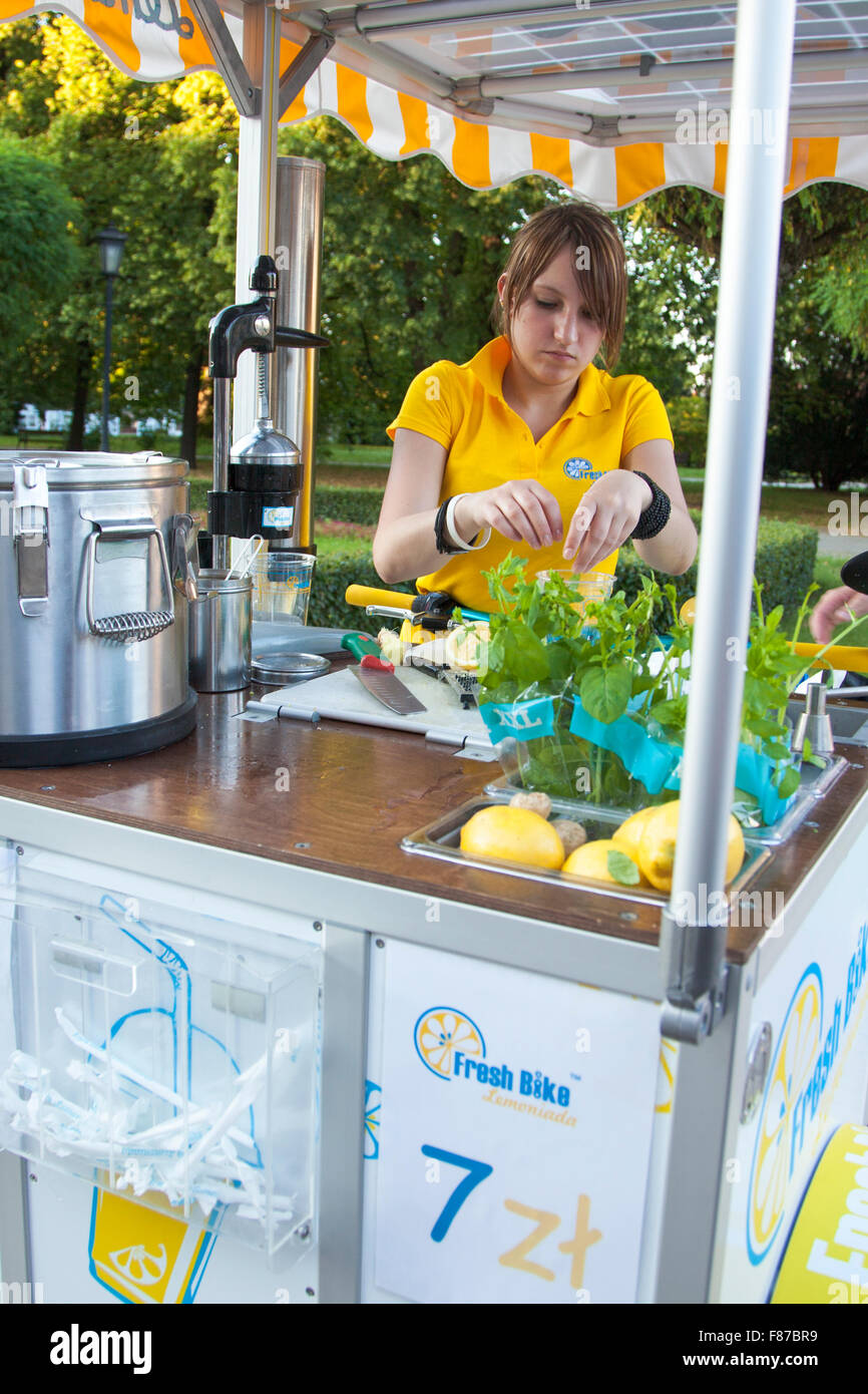 Lemonade Stand Stock Photos & Lemonade Stand Stock Images - Alamy